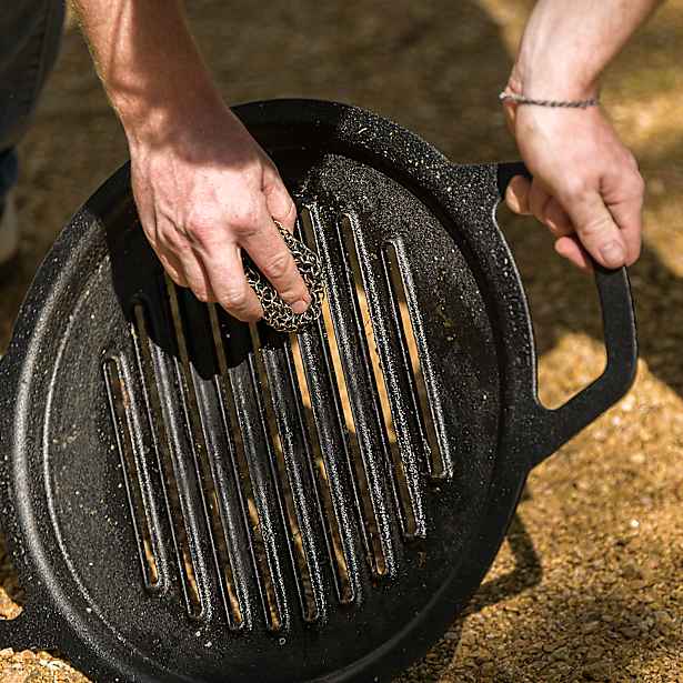 Cast Iron Scrubber | Outdoor Fire Pit Cooking Collection Solo Stove